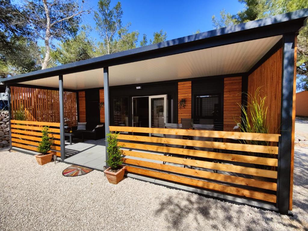 ARIA Mobile Home, Oaza Mira 5 Star Camping, Dalmatia, Drage – Preços ...
