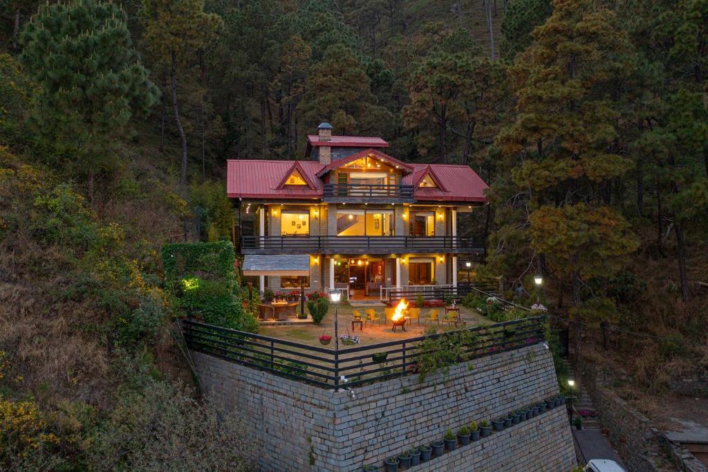 Secluded, 5 Bedroom Villa With Open Deck And Scenic Views, Kasauli ...