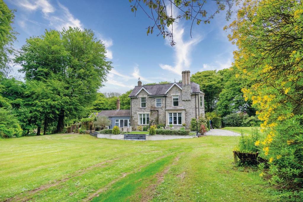 Hill House Country Estate - Princes Gate, Ludchurch (updated prices 2026)