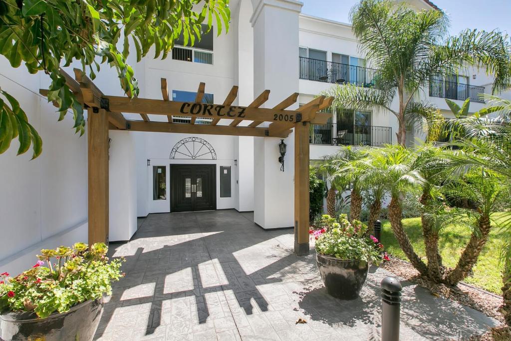 642 Classic Studio in Cortez Building - Beautiful Views of Torrey Pine ...