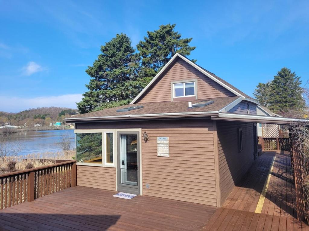 New! Sleepy Bear Lodge - Riverfront With Kayaks!, Frankfort (precios ...