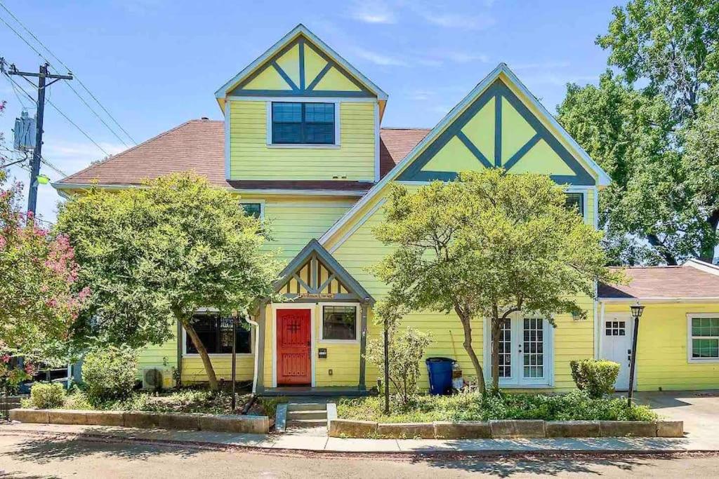 Yellow house, Dallas (updated prices 2025)