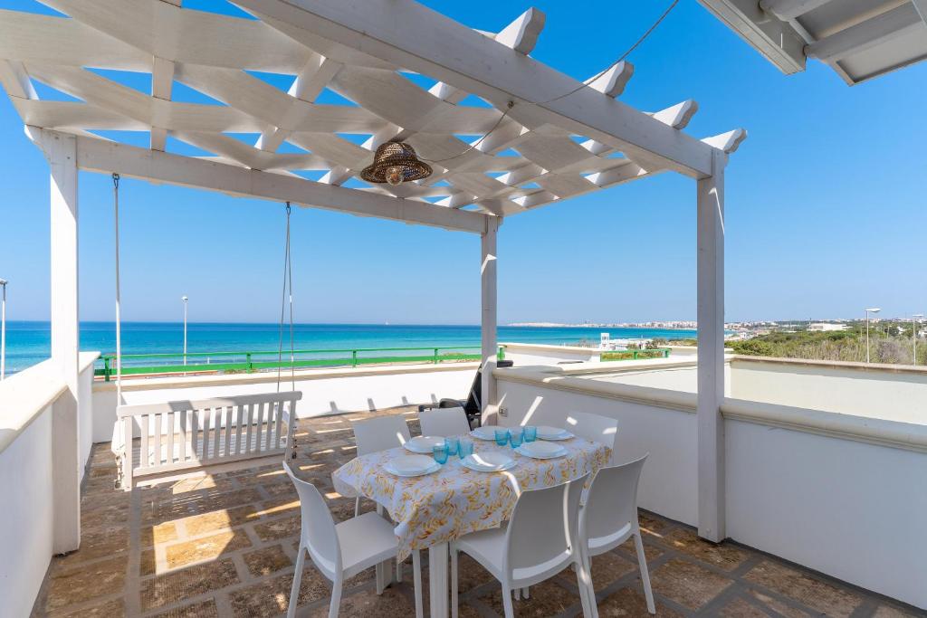 Cozy Beach House-Fronte mare، Baia Verde – أحدث أسعار 2024