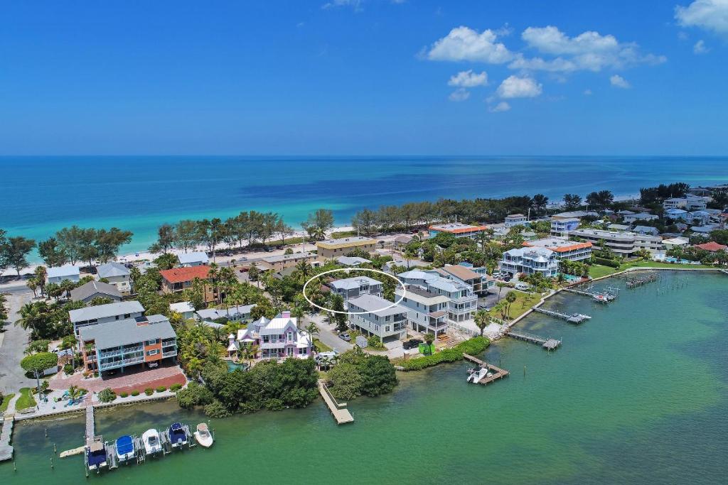 Mermaid's Landing managed by Beach Retreats, Holmes Beach (updated ...