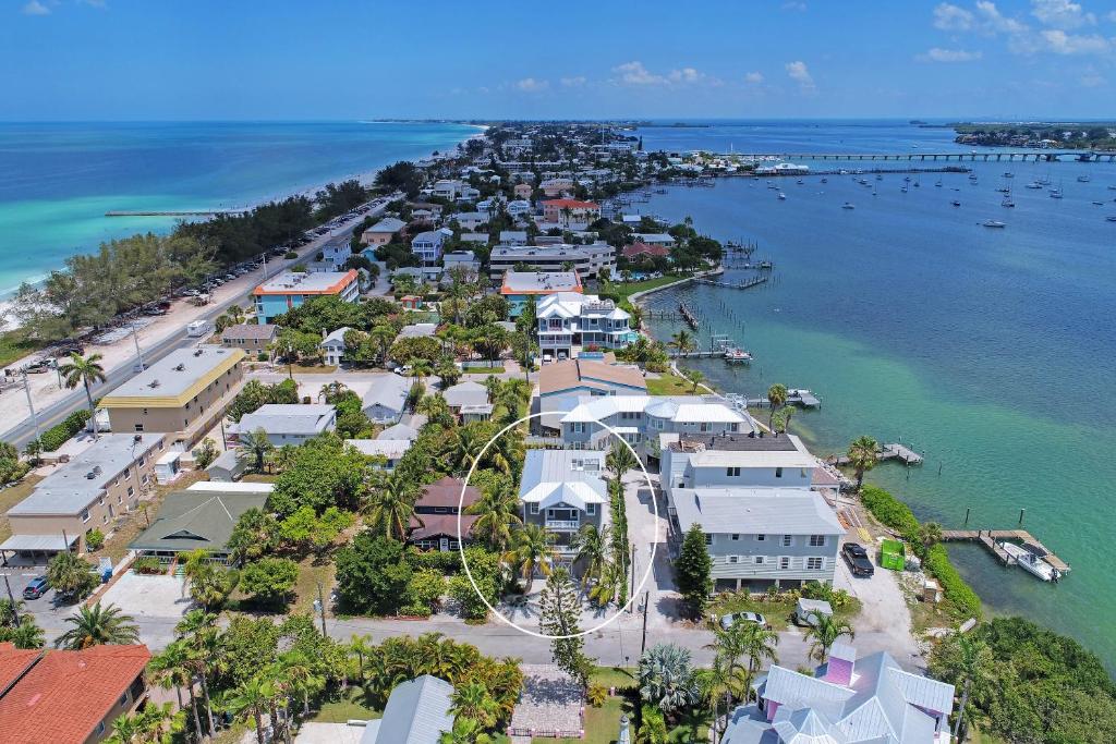 Mermaid's Landing managed by Beach Retreats, Holmes Beach (updated ...