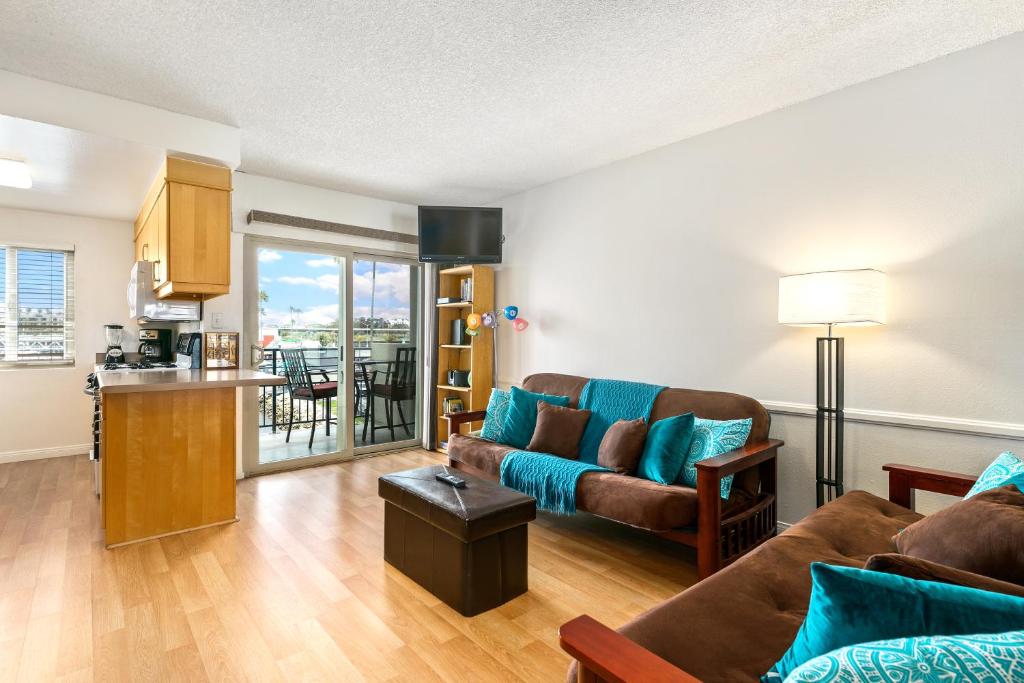 313B Steps from the Sand at Harbor Beach - Free Wifi, Oceanside की ...