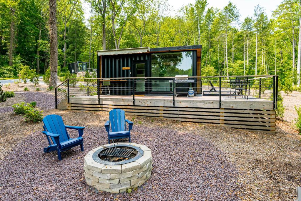 Riverside Tiny Cabin w Hot Tub, Fire Pit, & Kayaks, Rileyville (updated prices 2025)