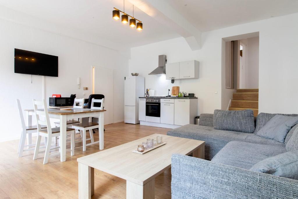 Stay and Work Apartment - 8 single beds - central, Gronau (updated ...