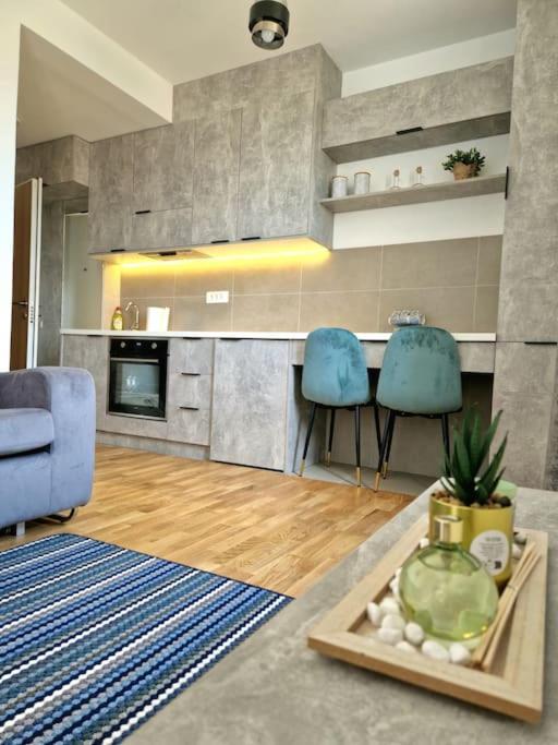 Studio Mimoza, Bar (precios actualizados 2025)