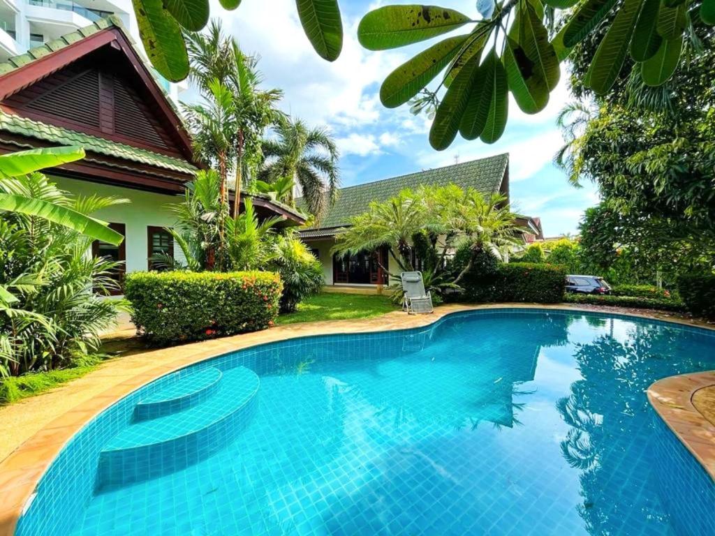Surin beach villa, Ban Thalat Choeng Thale (updated prices 2026)