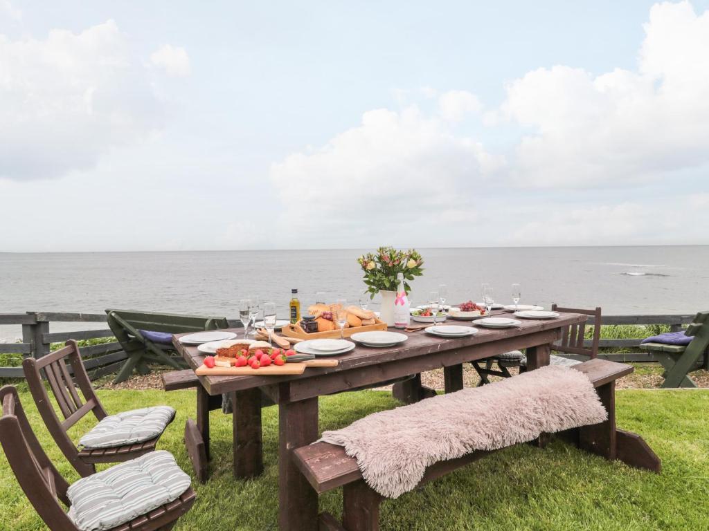 On The Watersedge, Chathill (updated prices 2025)