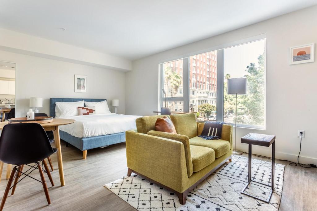 Apartment Bright Studio in Los Angeles Rooftop Park Pool, USA - Booking.com