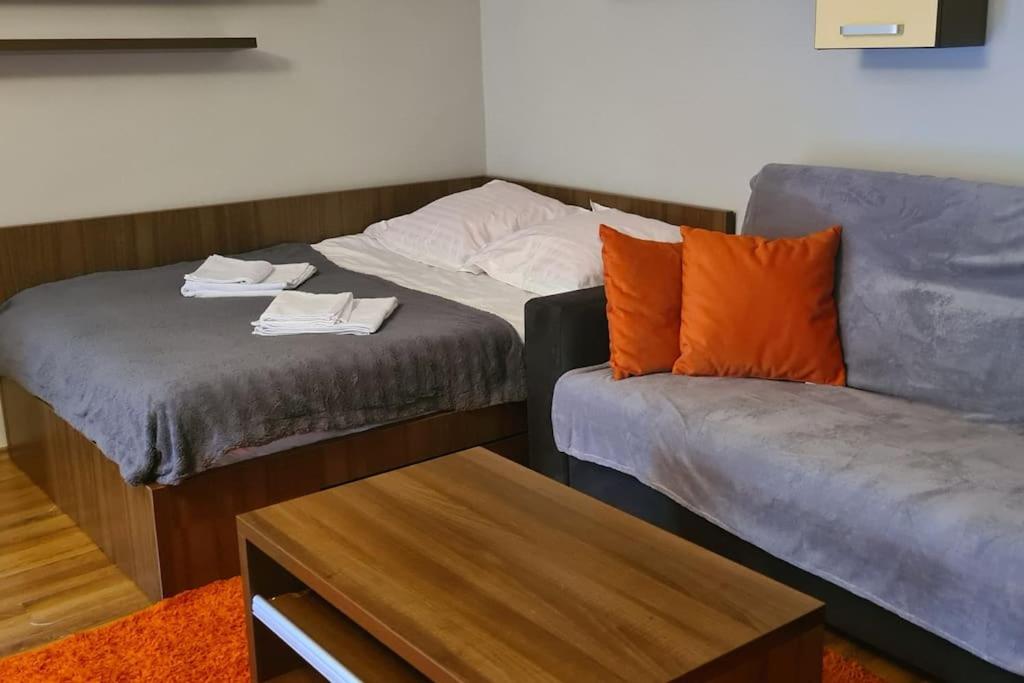 Vitan,Mall, Dudeşti (updated prices 2025)