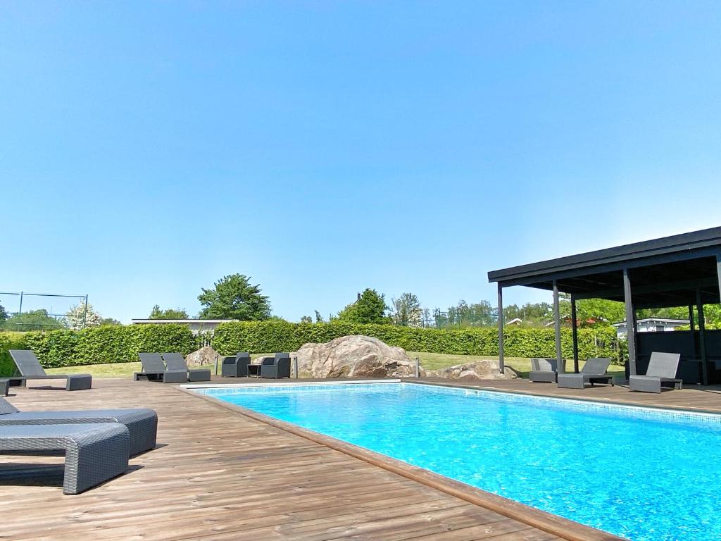 Boende med pool och tennisbana i familjevänligt område, Torekov ...