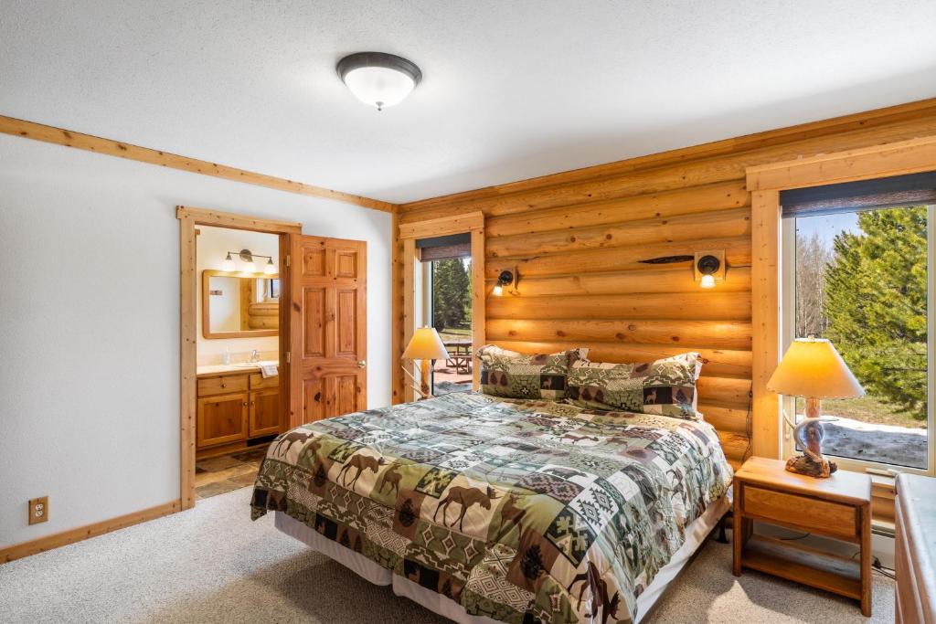 Lazy Fox Cabin, West Yellowstone (updated prices 2025)