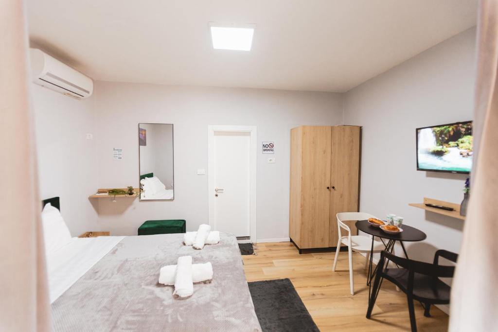 Central Studio - Steps form New Bazaar, Tirana (updated prices 2026)