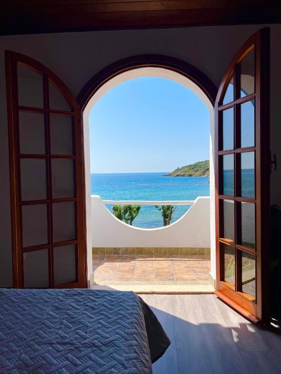 Casale fronte mare - villa in front of the sea and the beach 10 meters ...