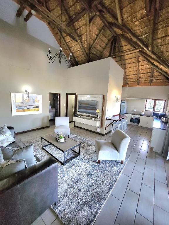 ScenicViews@103, Hartbeespoort (updated prices 2026)