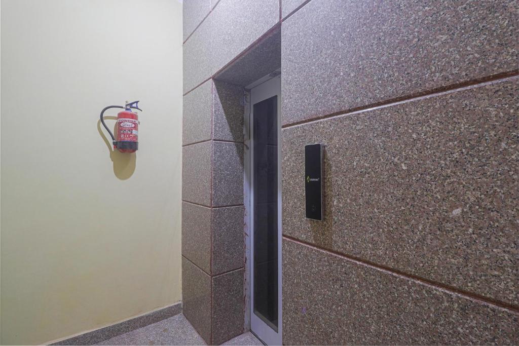 Hotel OYO Townhouse Majestic Medanta Unitech Cyber Park Near Omaxe ...