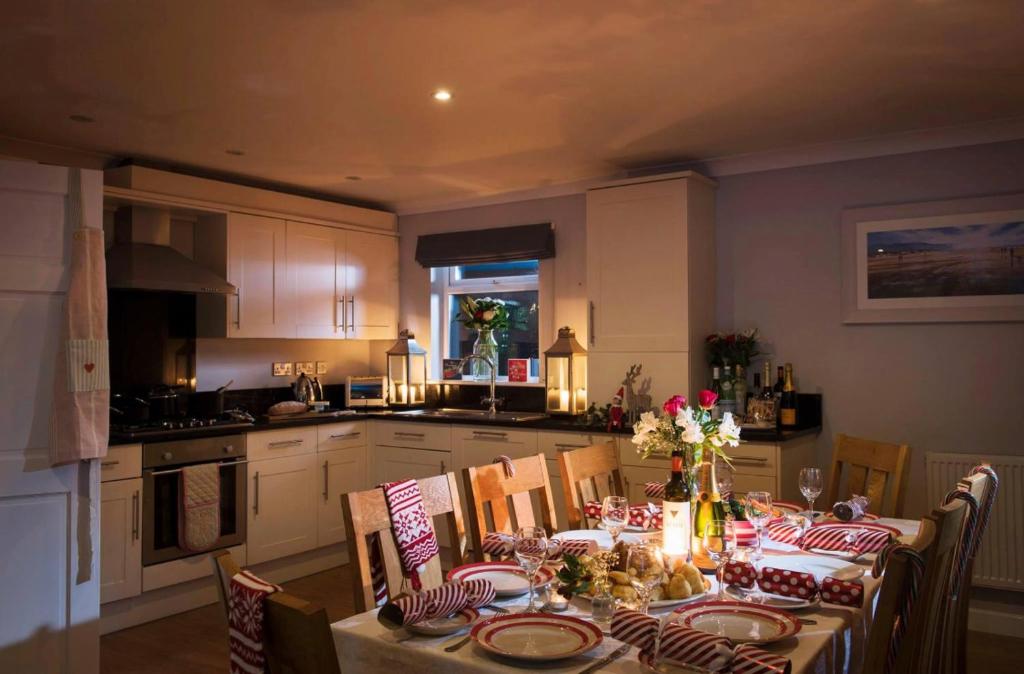 Haven House with Hot Tub on Retallack Resort with 4 bedrooms, Padstow ...