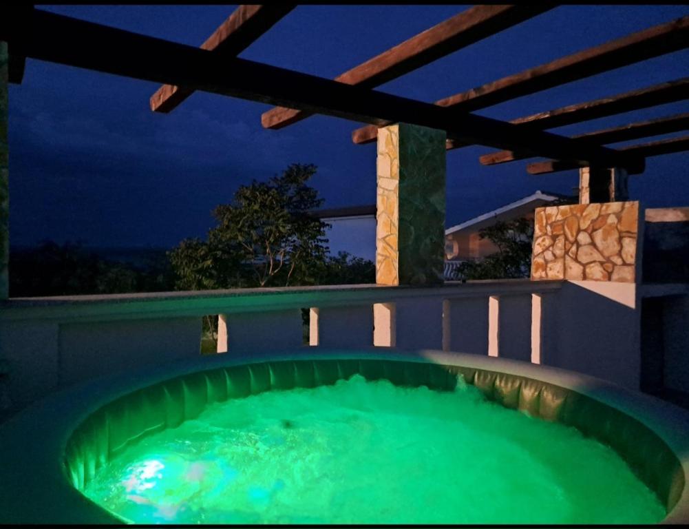 Borat apartmani., Vir (updated prices 2026)