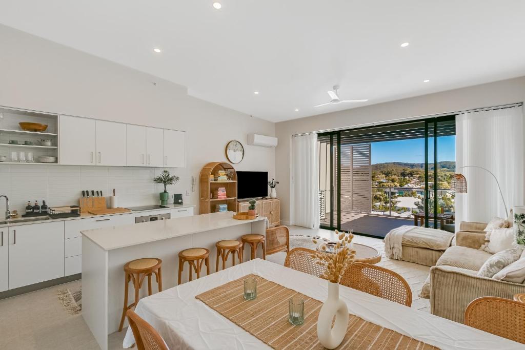Caba Beachside -2BR Hinterland View Apartment by uHoliday, Cabarita ...