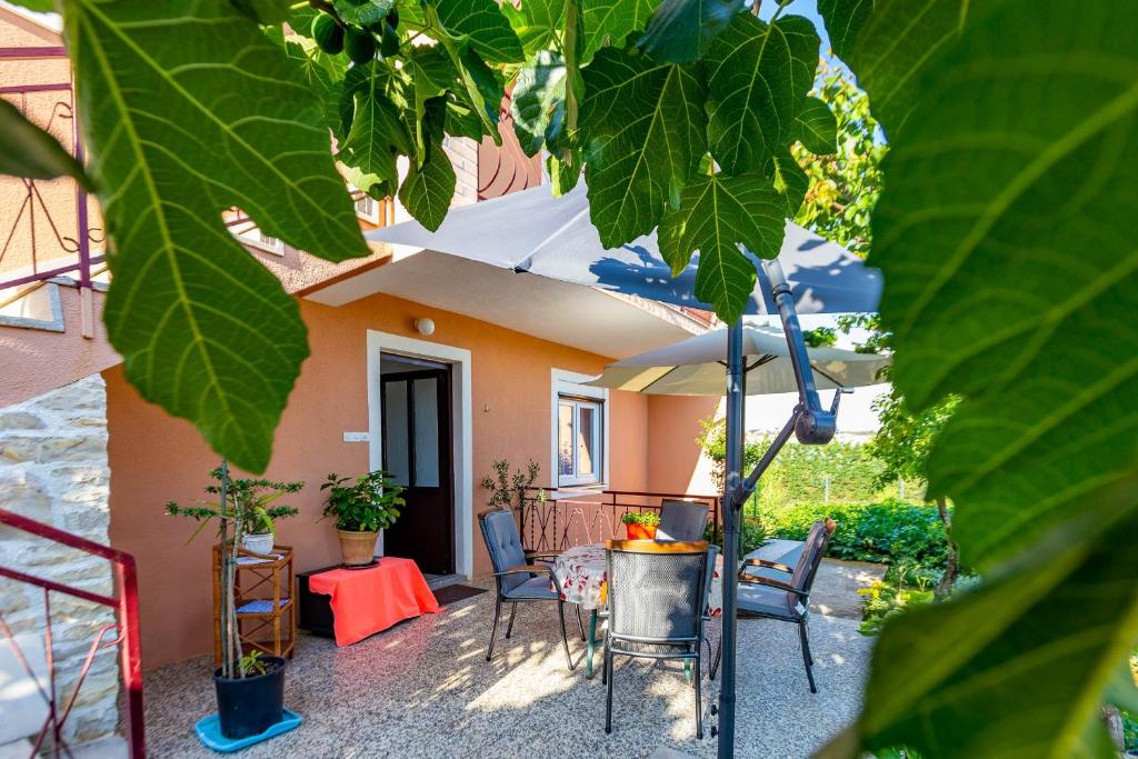 Chubi 2BR apt parking terrace bbq vegetable garden, Zadar (updated ...