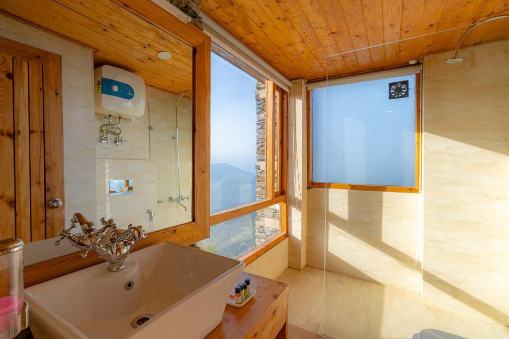 StayVista at DAAFI House with Comp Breakfast, Theog (updated prices 2025)