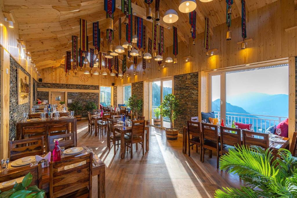 StayVista at DAAFI House with Comp Breakfast, Theog (updated prices 2025)