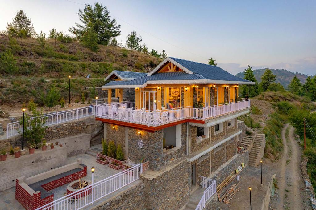 StayVista at DAAFI House with Comp Breakfast, Theog (updated prices 2025)