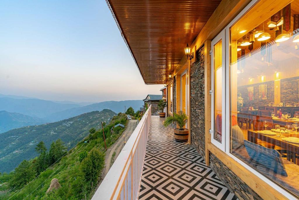 StayVista at DAAFI House with Comp Breakfast, Theog (updated prices 2025)