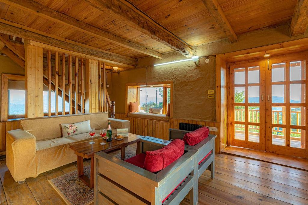 StayVista at DAAFI House with Comp Breakfast, Theog (updated prices 2025)