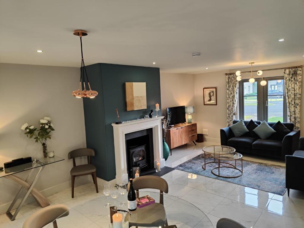 Chic Classy & Cosy in Lough Erne 5* Resort, Ballycassidy – Updated 2024 ...