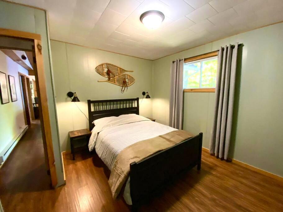 Dawson Loop Inn 3BR Lakefront Chalet Style Cottage, Maynooth (updated ...