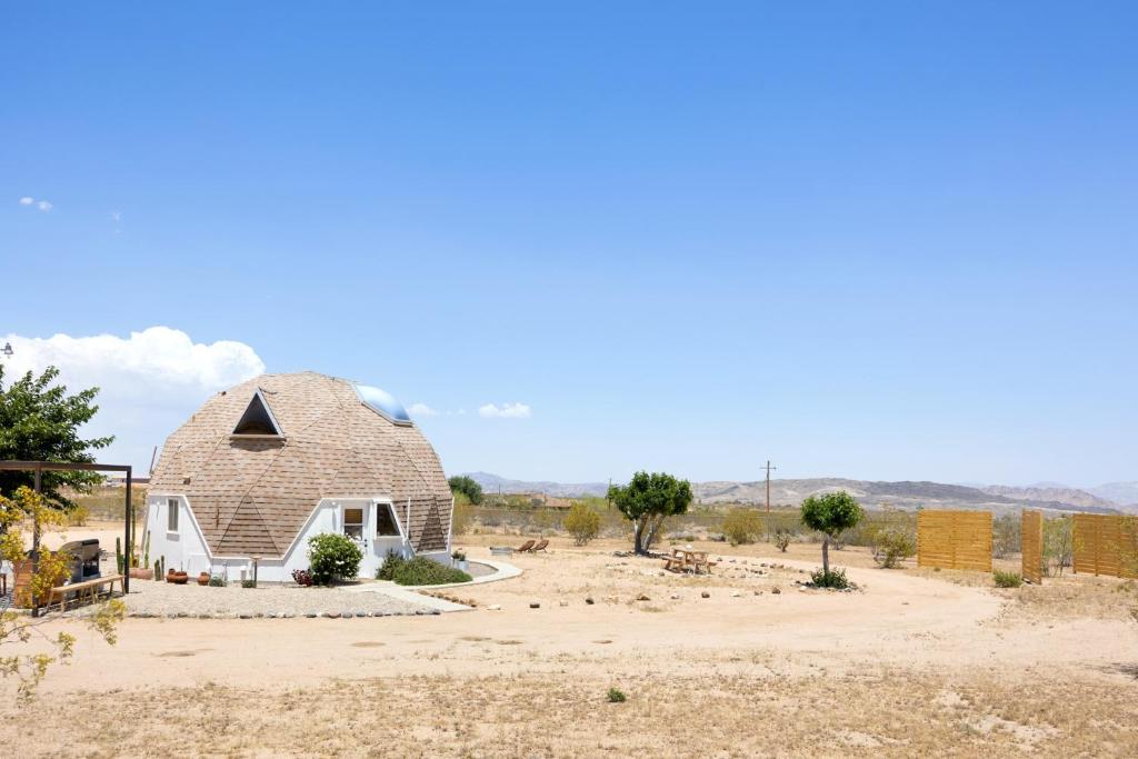 Abracadabra Dome - Come Experience the UNIQUE and Cozy! home, Landers ...