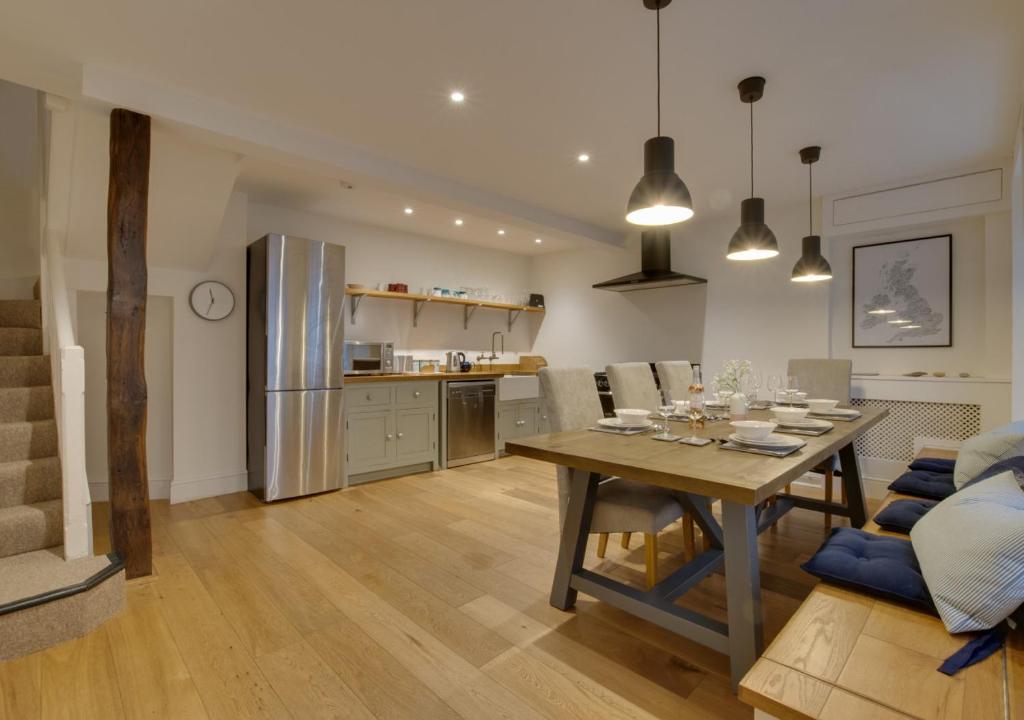 Drum House, Dartmouth (updated prices 2026)