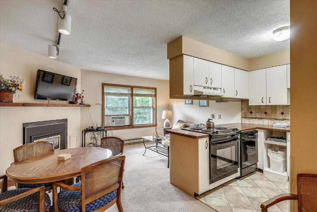 Lodge Condo 10, Stowe (updated prices 2025)