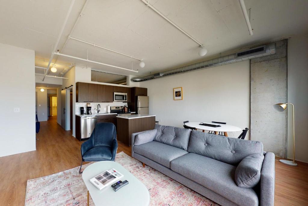 Apartment Stunning 2BR in The Foundry Near Old Town w Gym, Alexandria ...