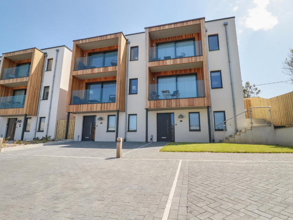 7 Longshore, Newquay (updated prices 2025)