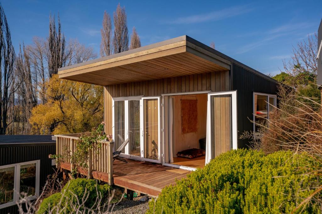 Lagoon Huts - Albert Town Holiday Unit, Wanaka (updated prices 2026)