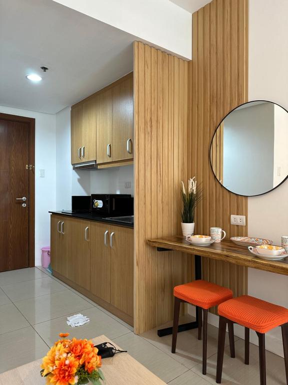 Condo Near MOA Shell Residence Pool View Netflix DisneyPlus, Manila ...
