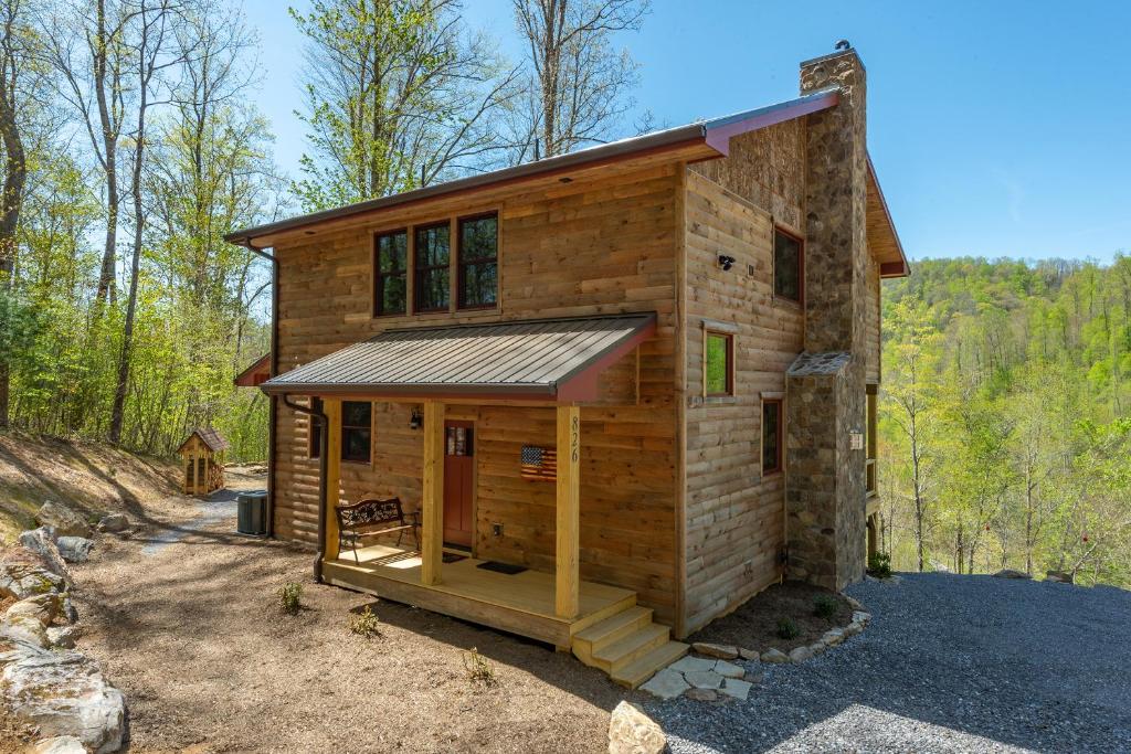 Cubs Den Cabin Deck, Fire Pit and Year round Mountain Views!, Swiss ...