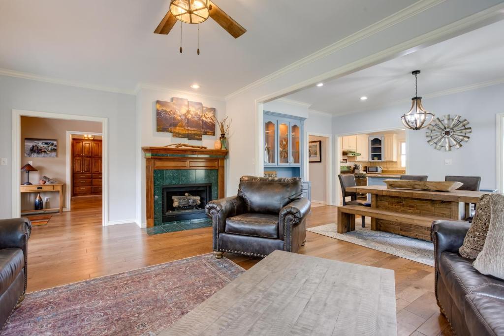 Home in Cimarron National Golf Club with Hot Tub!, Guthrie (updated ...