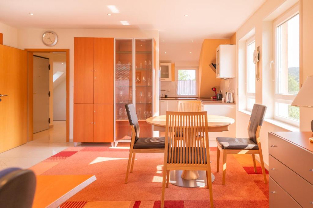 Rooftop 85qm - Burgblick - Loggia - Büro - Klima, Schriesheim (updated ...