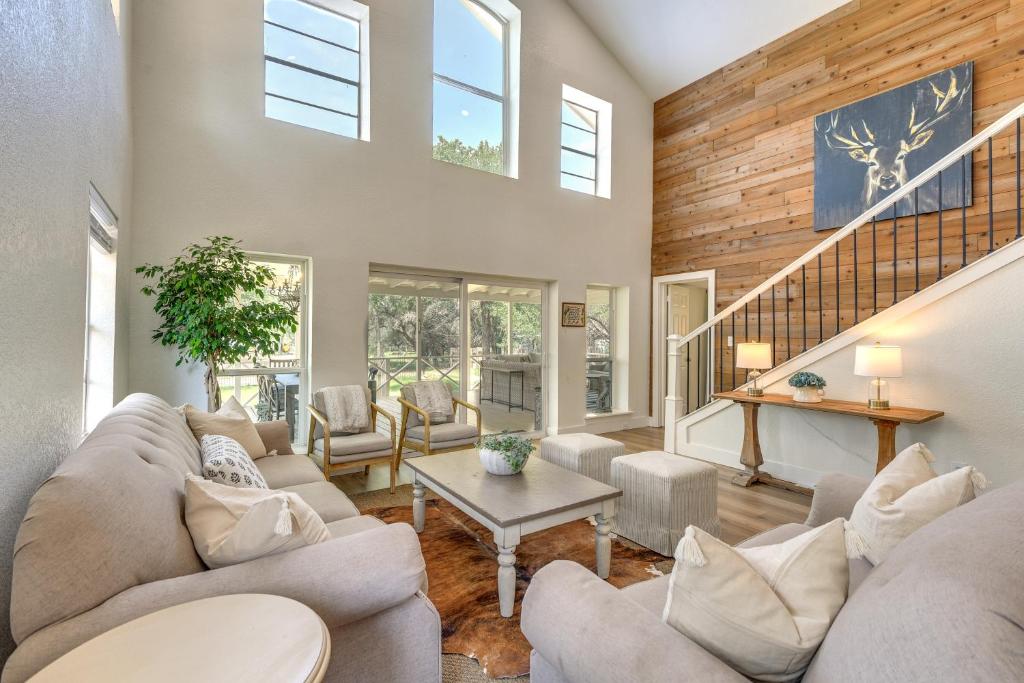 Gorgeous Palo Pinto Home with Private Hot Tub!, Palo Pinto (updated ...