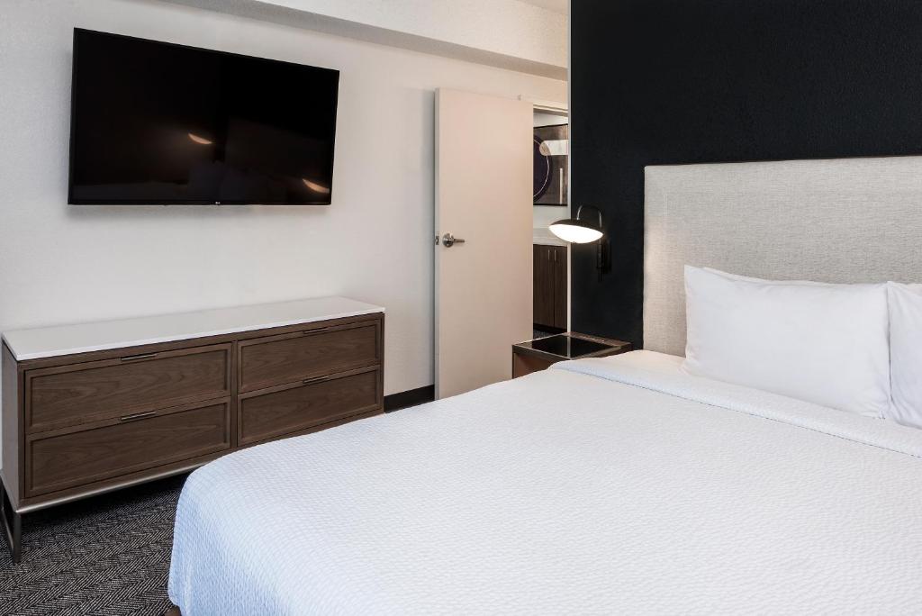 Courtyard by Marriott Charlotte Ballantyne, Charlotte (updated prices 2025)