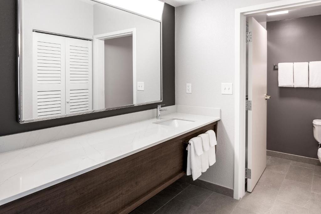 Courtyard by Marriott Charlotte Ballantyne, Charlotte (updated prices 2025)