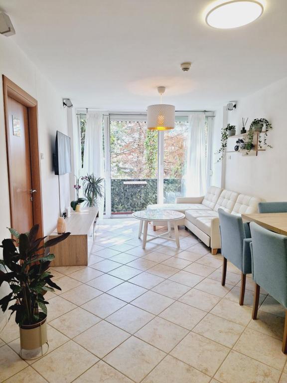 Veronica, Rijeka (bijgewerkte prijzen 2024)