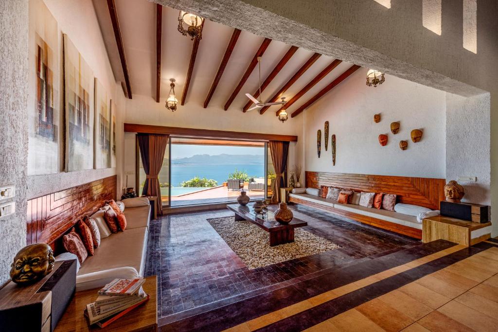 SaffronStays Shambhala Lakeside-Infinity Pool Villa in Pawna, Malavli ...