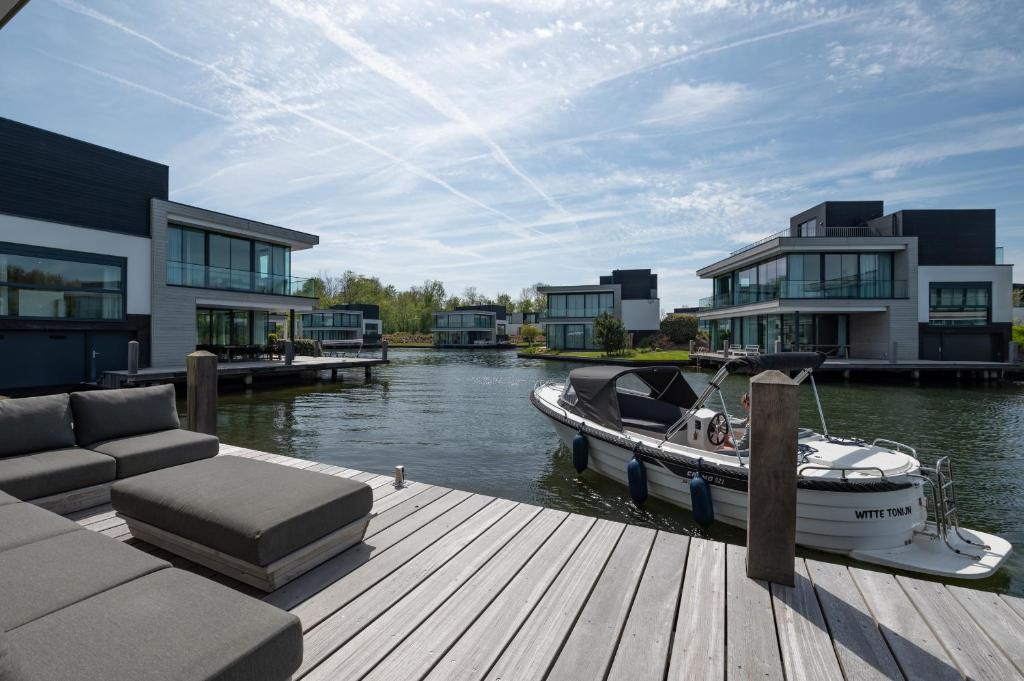 Lake villa on the Veerse Meer with dock - Harbour Villas Zeeland - WPW ...